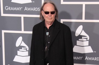 Neil Young Scorns Obama: ‘Wake Up, Buddy!’