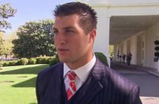 Tim Tebow’s Surprise Visit to Cancer-Stricken Superfan is Awesome