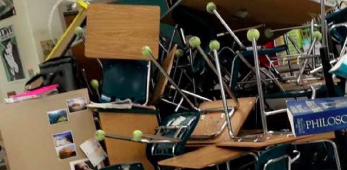 Stunning Photos Show Students Using Classroom Doors to Barricade ...