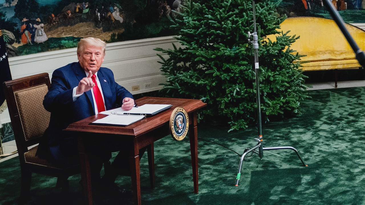Who Wore It Best Tiny Presidential Desk Edition: Photo Essay