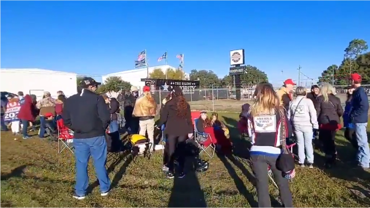 Maskless Trump Fans Line Up For Georgia Runoff Rally