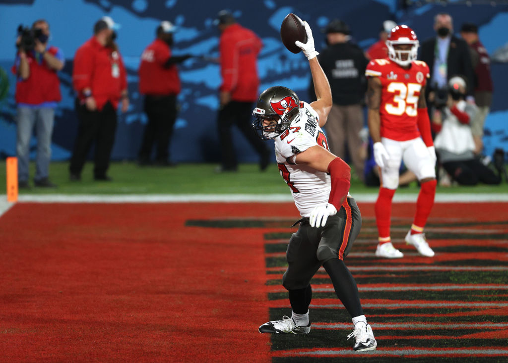 VIDEO: Rob "Gronk" Gronkowski Scores Two Touchdowns in First Half of ...