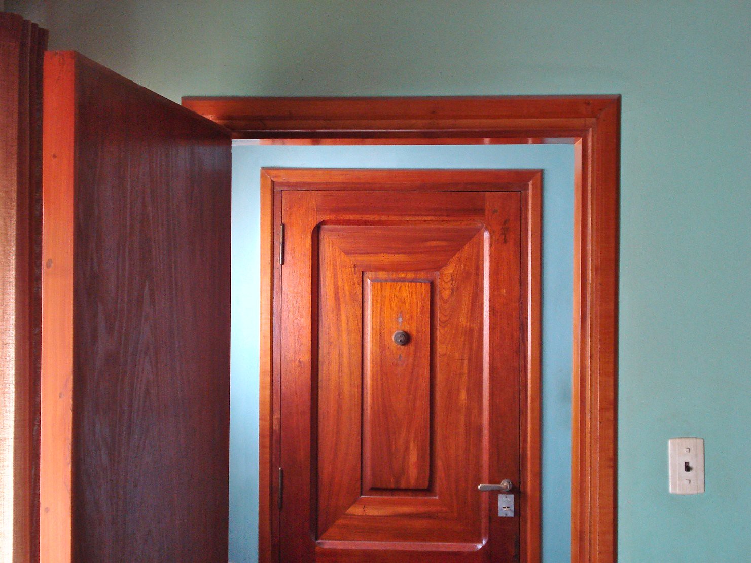 The Economist Dragged for Bizarre Analogy About Doorways