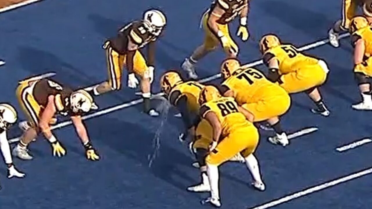 Kent State Tackle Vomits During Idaho Potato Bowl