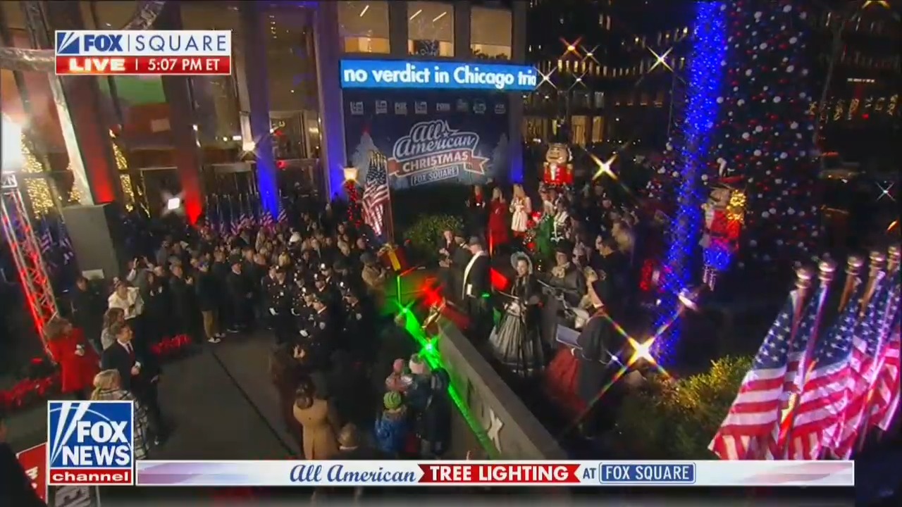 Hecklers Interrupt Fox News Christmas Tree Relighting