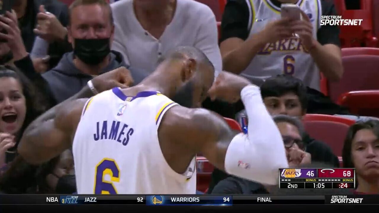 LeBron James Flexed While the Lakers Were Losing by 20