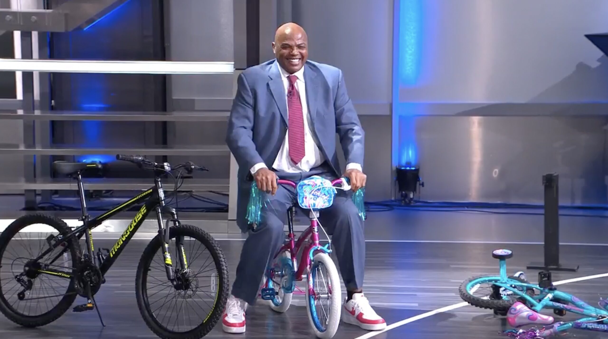 WATCH: Shaq Bets Charles Barkley $5,000 That He Can’t Ride a Children’s ...