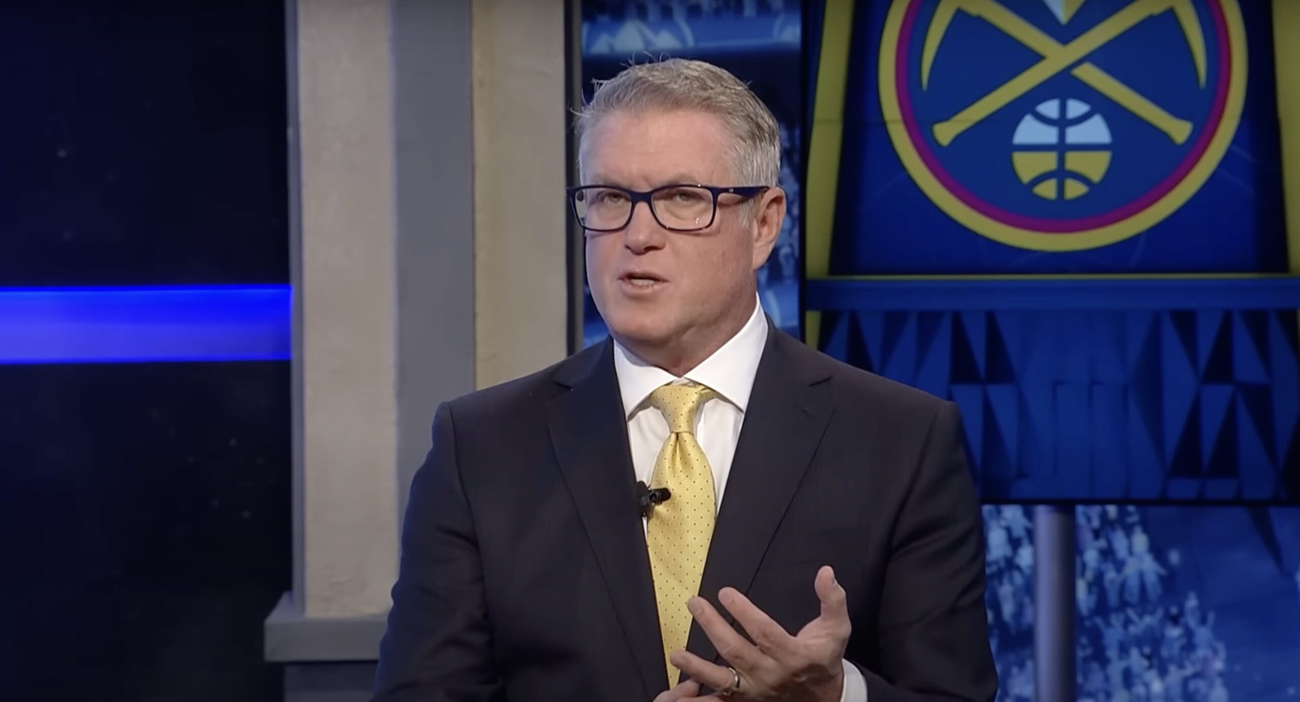 Hot Mic Catches Avalanche Announcer’s Epic Rant Over Bird Stealing His ...