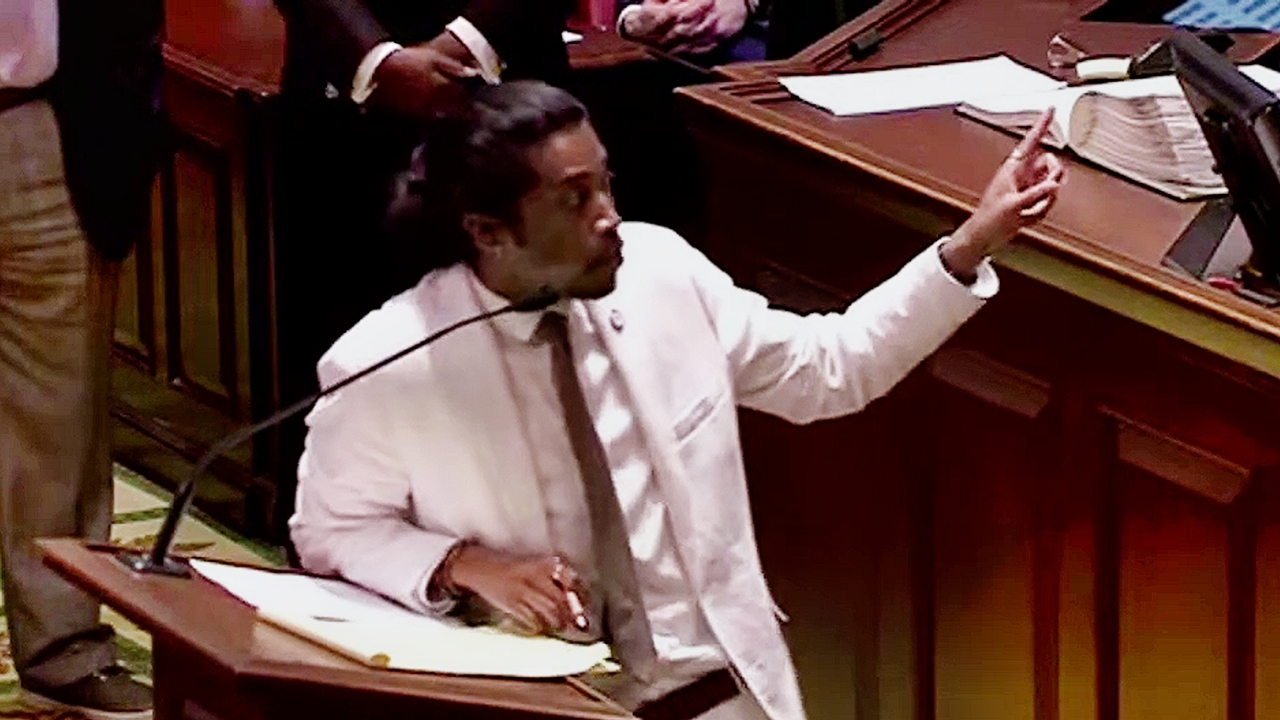 Stunning Moment Justin Jones Confronts GOP Rep on TN House Floor ...