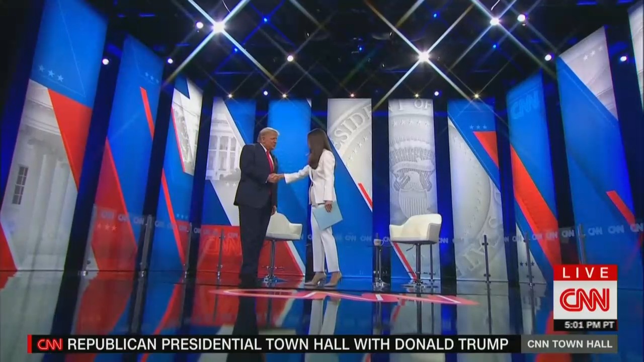 Former Fox News Exec Gives CNN 'Credit' for Town Hall