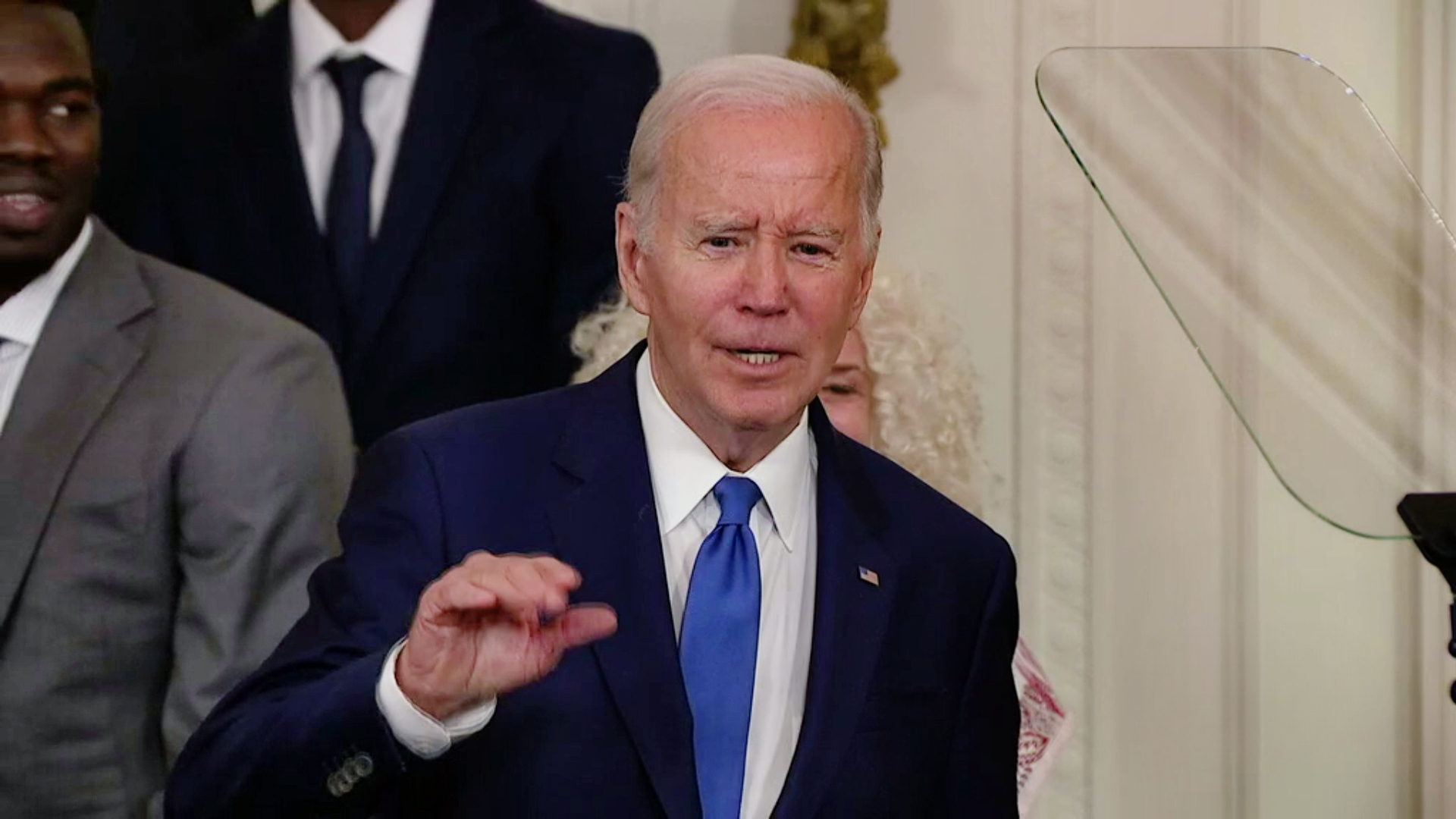 ‘I’m Bored With Me, Too!’ Biden Deals With Crying 2-Year-Old By Dunking ...