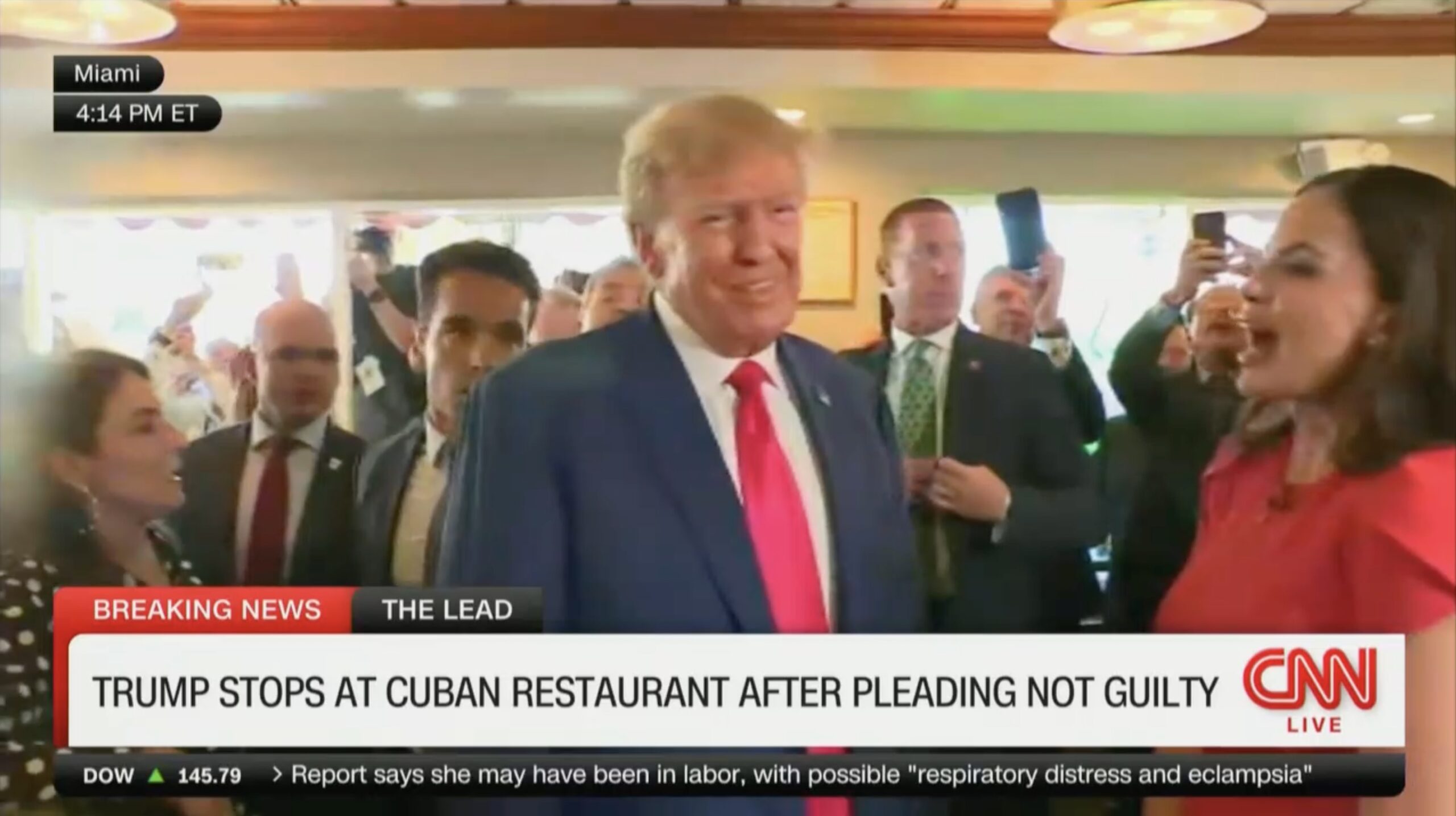Trump Reportedly Left Restaurant Without Paying Any Bills After Telling ...