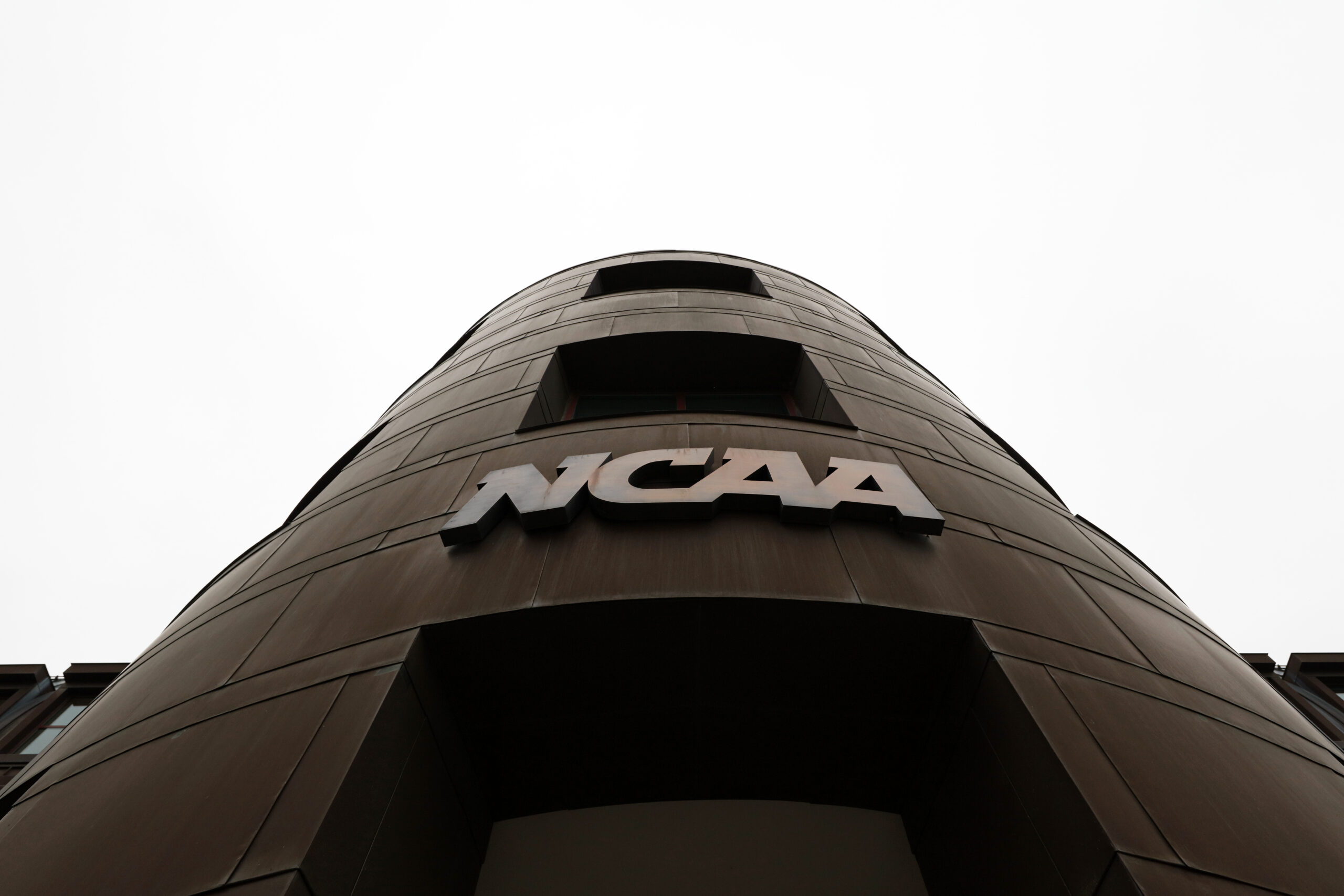 Senators Draft New Bill to Regulate NIL Policy in NCAA