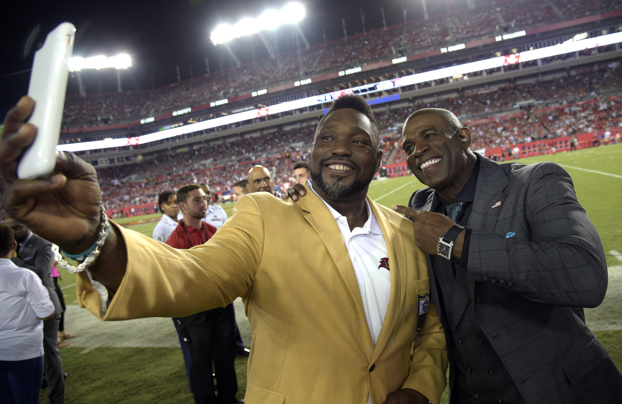 Warren Sapp Confirms Intention to Join Sanders in Colorado
