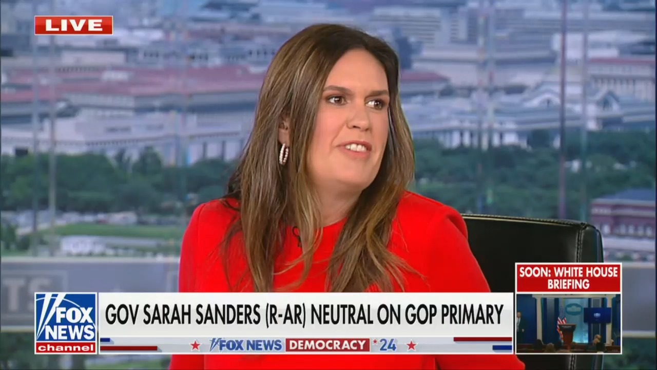 Sarah Huckabee Sanders Repeatedly Dodges When Asked On Fox News Why She ...