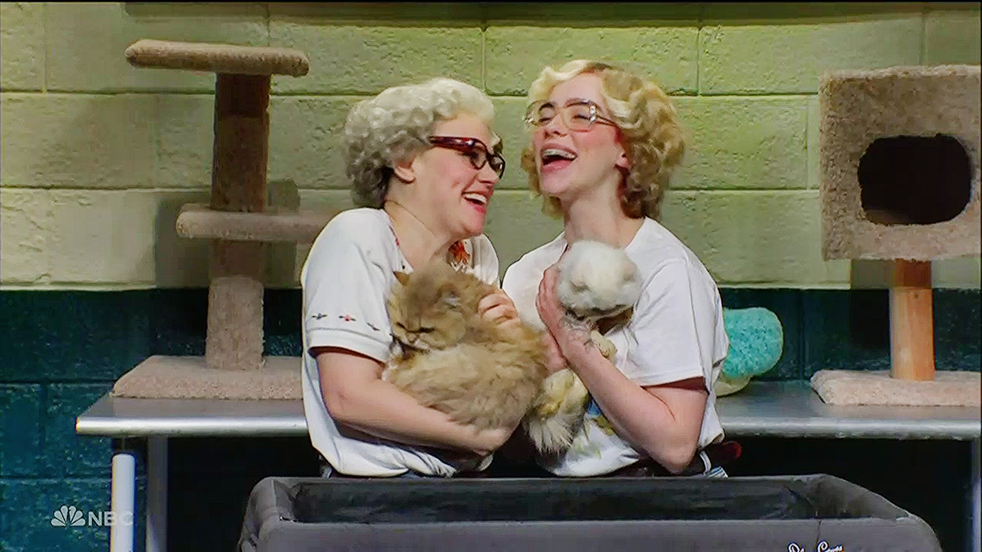 Kate McKinnon Makes Billie Eilish LOSE It In Nuts SNL Sketch
