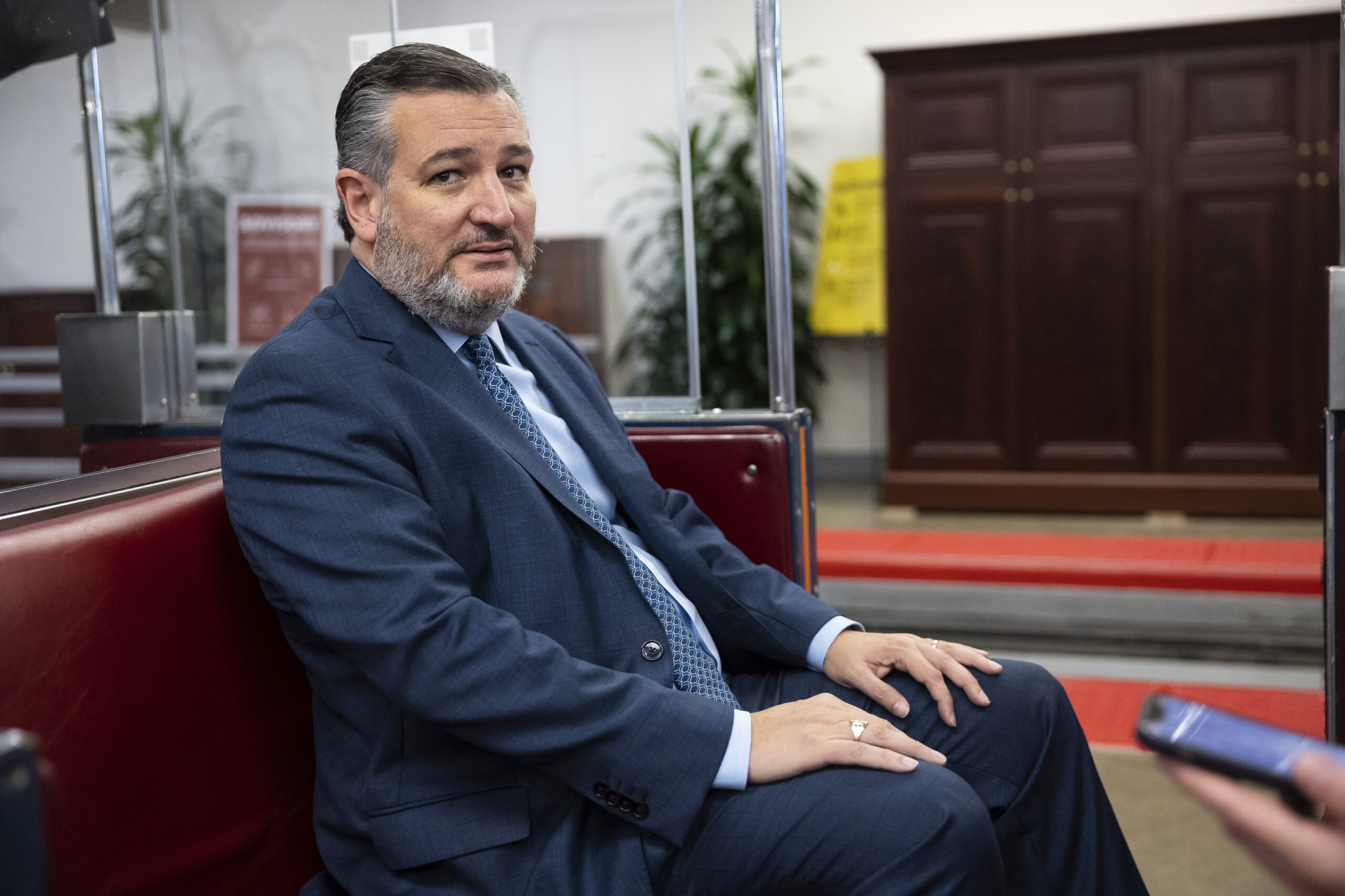 Ted Cruz Gushes Over ‘Gorgeous’ Scarlett Johansson