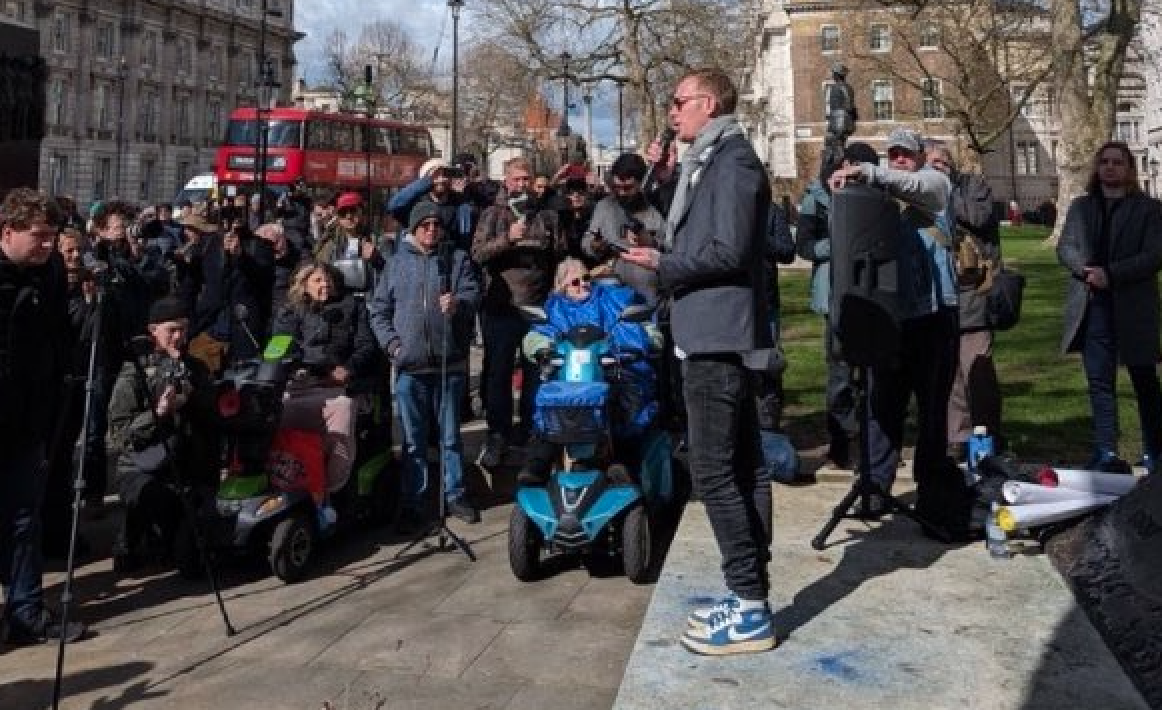 Laurence Fox Promises To Burn Nike Shoes He Wore While Protesting Nike