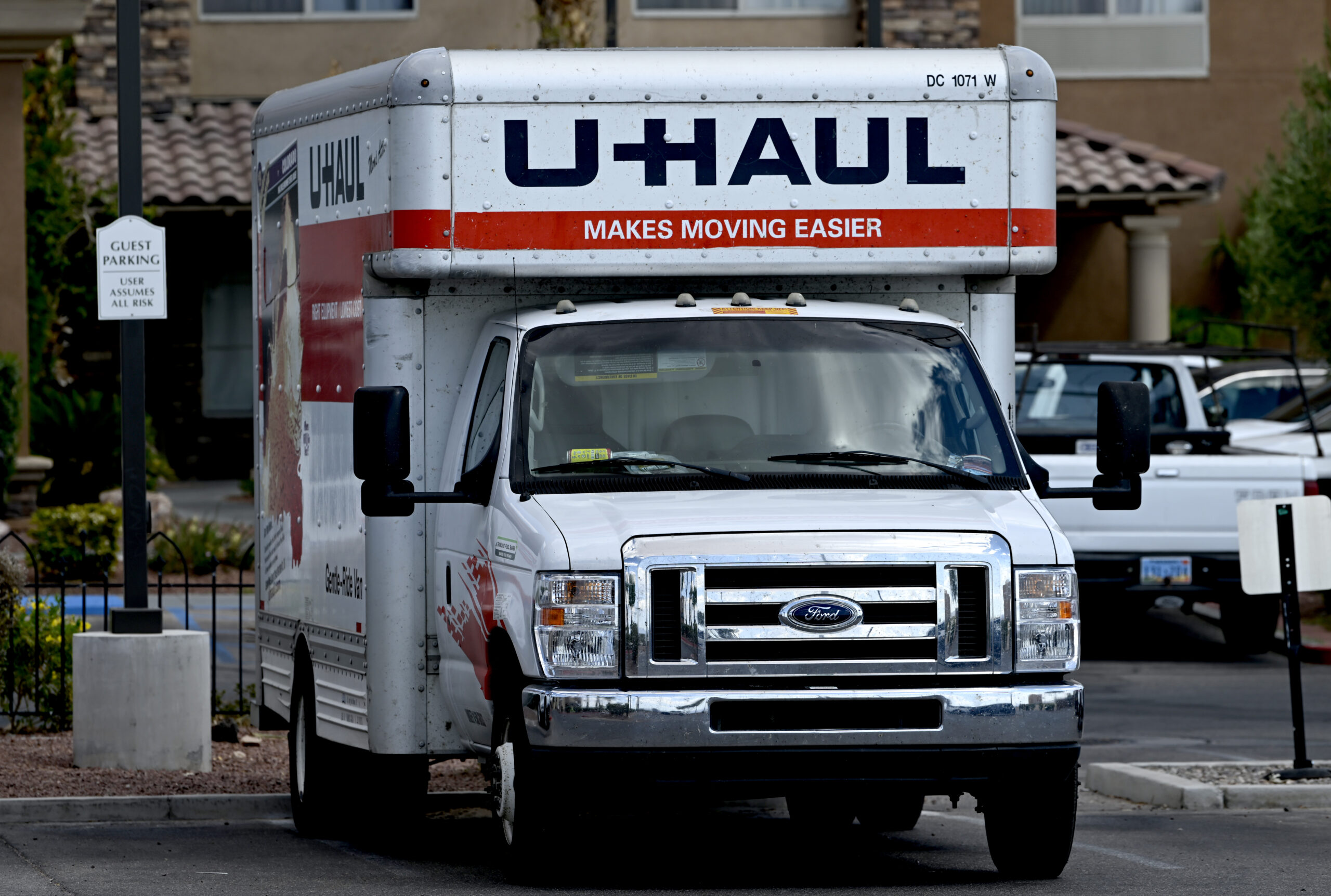 Musk’s Get-Out-the-Vote Workers Were Driven Around in Seatless U-Haul ...