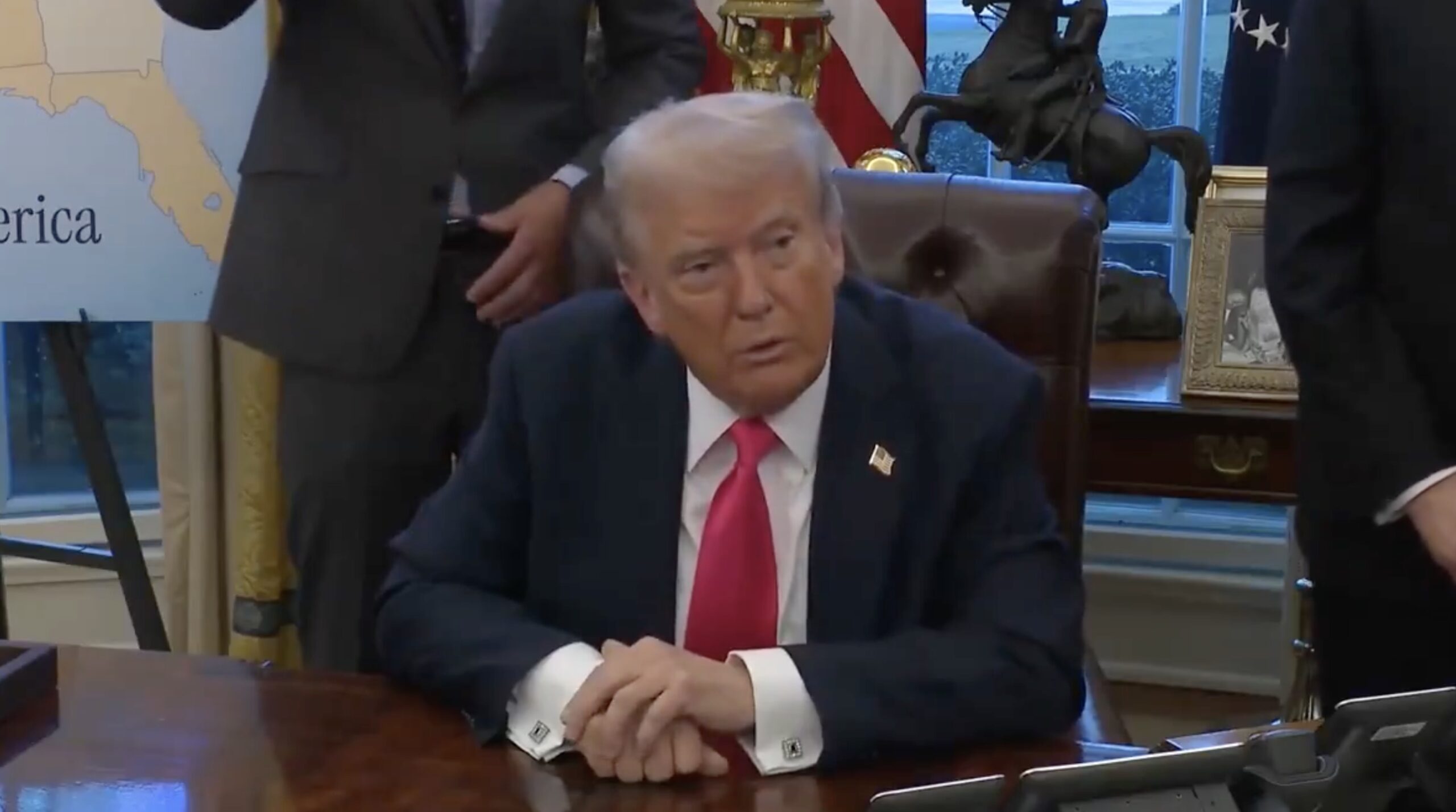 Trump to Offer 'Gold Card' for Rich Immigrants