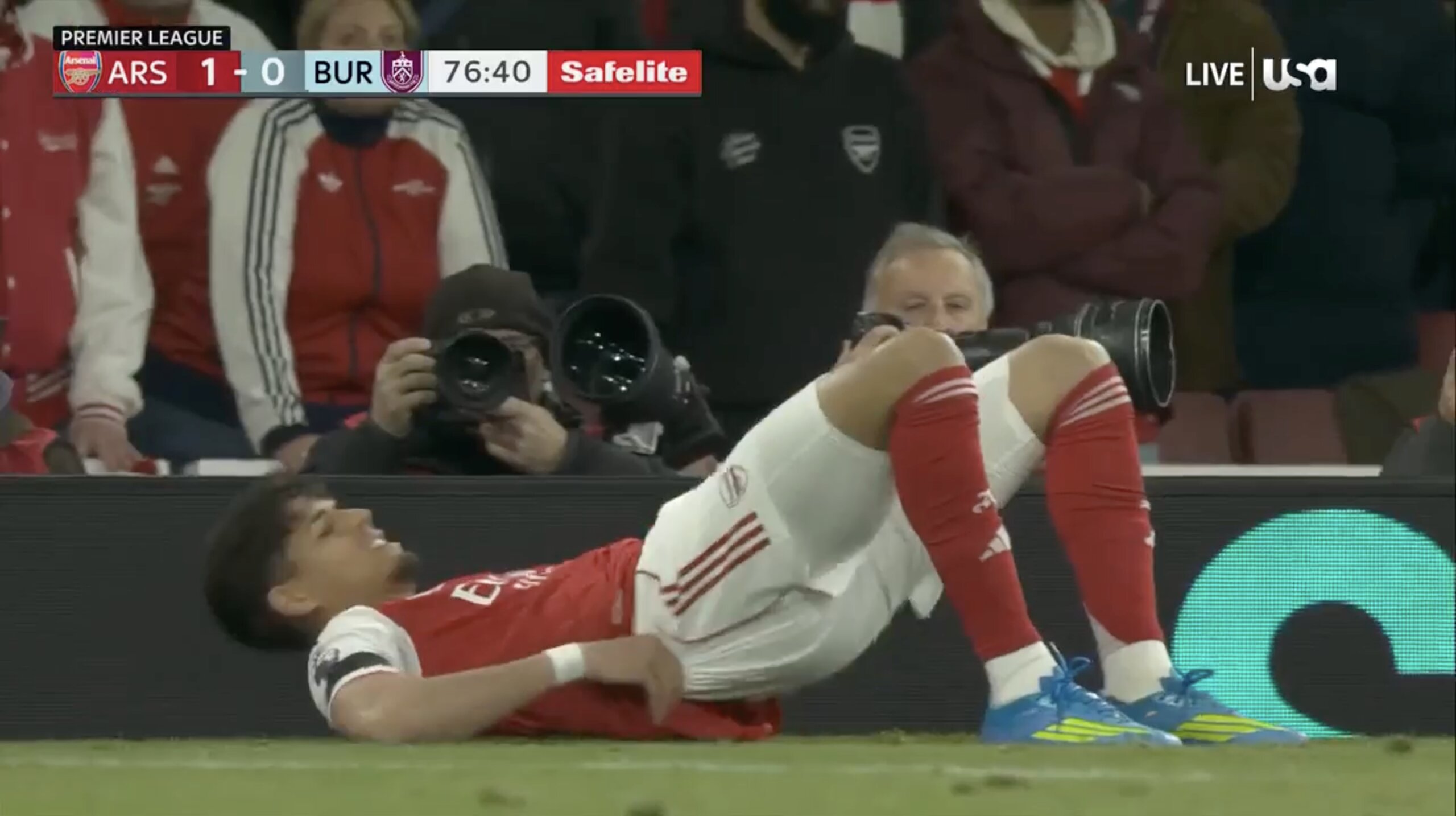 Arsenal's Piero Hincapie Loses His Pants in Awkward Moment